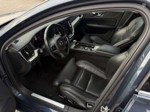 Blue Volvo V60 2018 in Kaunas, with an engine capacity of 1.97 L and mileage of 261 thousand km for 13700 €, photo 12 on AUTOMOTO.COM.LV