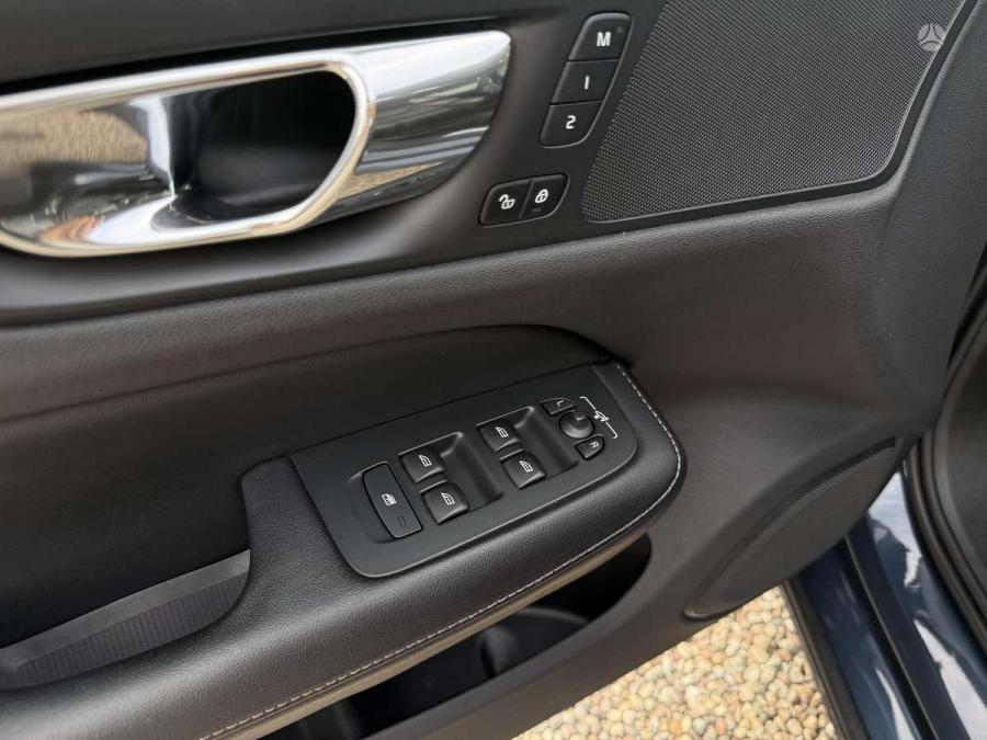 Blue Volvo V60 2018 in Kaunas, with an engine capacity of 1.97 L and mileage of 261 thousand km for 13700 €, photo 13 on AUTOMOTO.COM.LV