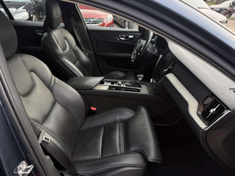 Blue Volvo V60 2018 in Kaunas, with an engine capacity of 1.97 L and mileage of 261 thousand km for 13700 €, photo 14 on AUTOMOTO.COM.LV