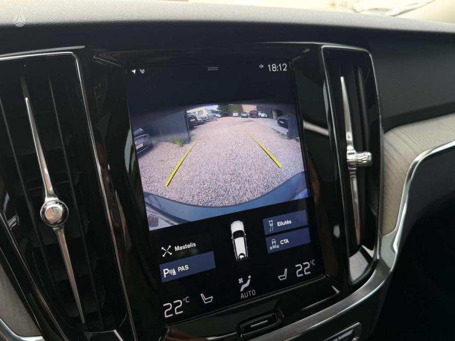 Blue Volvo V60 2018 in Kaunas, with an engine capacity of 1.97 L and mileage of 261 thousand km for 13700 €, photo 23 on AUTOMOTO.COM.LV