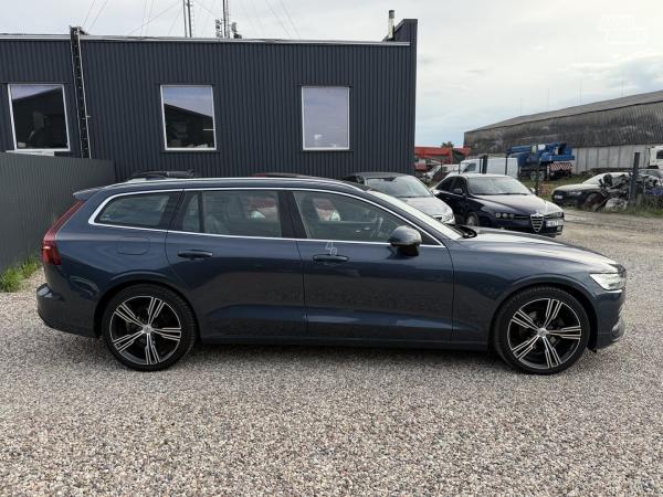 Volvo V60 2018 Kauņa vietnē Zils Volvo V60 2018 Kauņa, ar dzinēja tilpumu 2.00 L un nobraukumu 261 tūkst. km par 13700 €, foto 6 vietnē AUTOMOTO.COM.LV