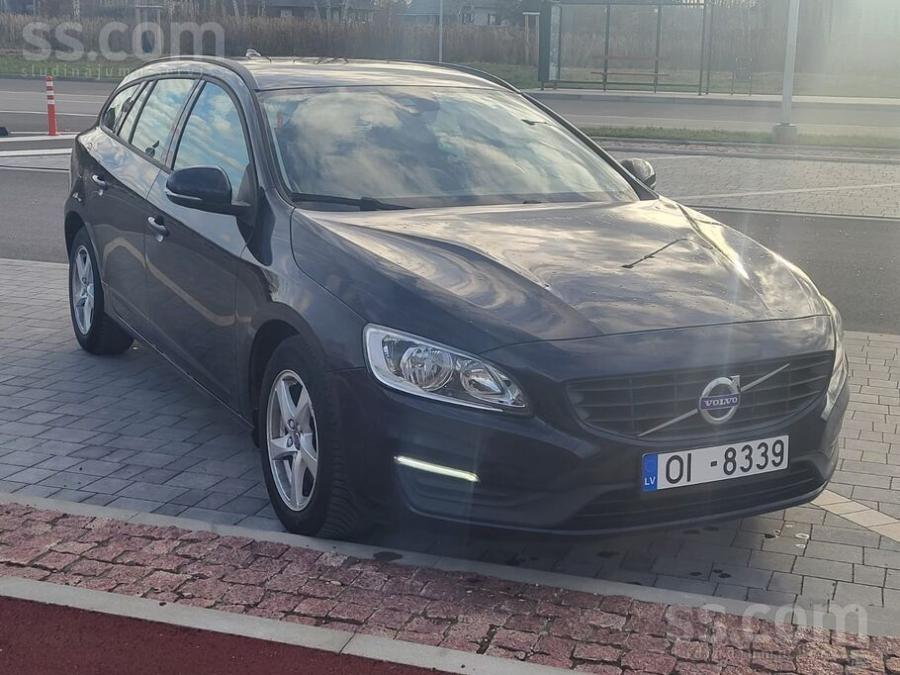 Zils Volvo V60 2018 Jelgava, ar dzinēja tilpumu 2.00 L un nobraukumu 209 tūkst. km par 9600 €, foto 1 vietnē AUTOMOTO.COM.LV