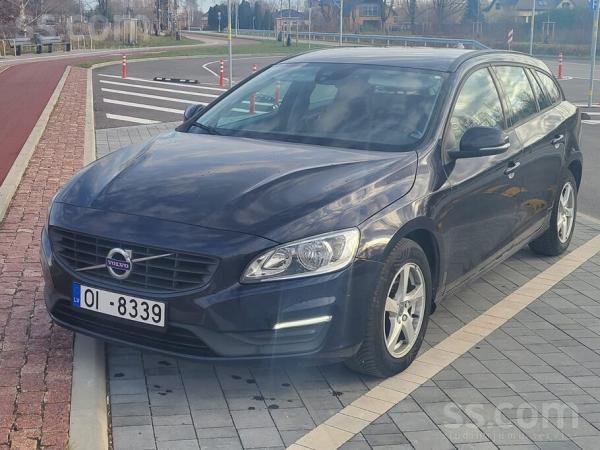Volvo V60 2018 Jelgava vietnÄ Zils Volvo V60 2018 Jelgava, ar dzinÄja tilpumu 2.00 L un nobraukumu 209 tÅ«kst. km par 9600 ā¬, foto 3 vietnÄ AUTOMOTO.COM.LV