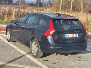 Zils Volvo V60 2018 Jelgava, ar dzinēja tilpumu 2.00 L un nobraukumu 209 tūkst. km par 9600 €, foto 4 vietnē AUTOMOTO.COM.LV