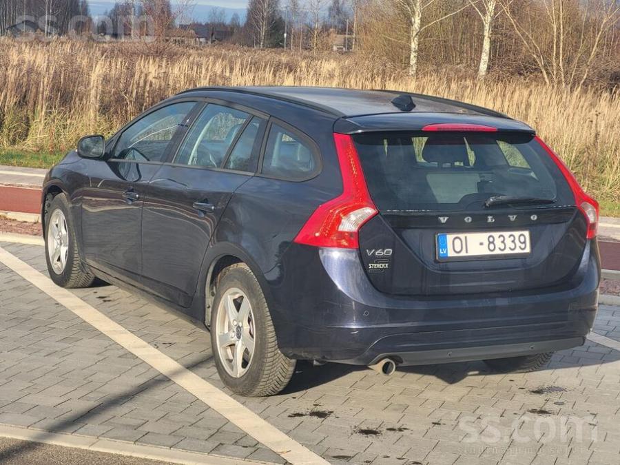 Zils Volvo V60 2018 Jelgava, ar dzinēja tilpumu 2.00 L un nobraukumu 209 tūkst. km par 9600 €, foto 4 vietnē AUTOMOTO.COM.LV