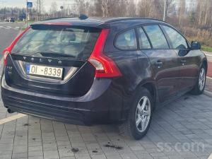 Zils Volvo V60 2018 Jelgava, ar dzinēja tilpumu 2.00 L un nobraukumu 209 tūkst. km par 9600 €, foto 5 vietnē AUTOMOTO.COM.LV