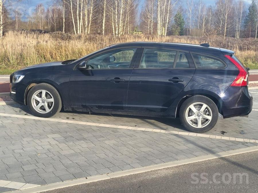 Zils Volvo V60 2018 Jelgava, ar dzinēja tilpumu 2.00 L un nobraukumu 209 tūkst. km par 9600 €, foto 6 vietnē AUTOMOTO.COM.LV