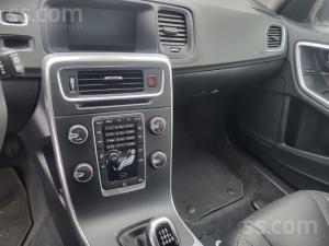 Zils Volvo V60 2018 Jelgava, ar dzinēja tilpumu 2.00 L un nobraukumu 209 tūkst. km par 9600 €, foto 8 vietnē AUTOMOTO.COM.LV