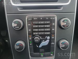 Zils Volvo V60 2018 Jelgava, ar dzinēja tilpumu 2.00 L un nobraukumu 209 tūkst. km par 9600 €, foto 9 vietnē AUTOMOTO.COM.LV