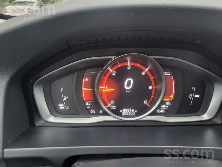 Zils Volvo V60 2018 Jelgava, ar dzinēja tilpumu 2.00 L un nobraukumu 209 tūkst. km par 9600 €, foto 11 vietnē AUTOMOTO.COM.LV