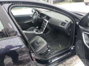 Zils Volvo V60 2018 Jelgava, ar dzinēja tilpumu 2.00 L un nobraukumu 209 tūkst. km par 9600 €, foto 14 vietnē AUTOMOTO.COM.LV