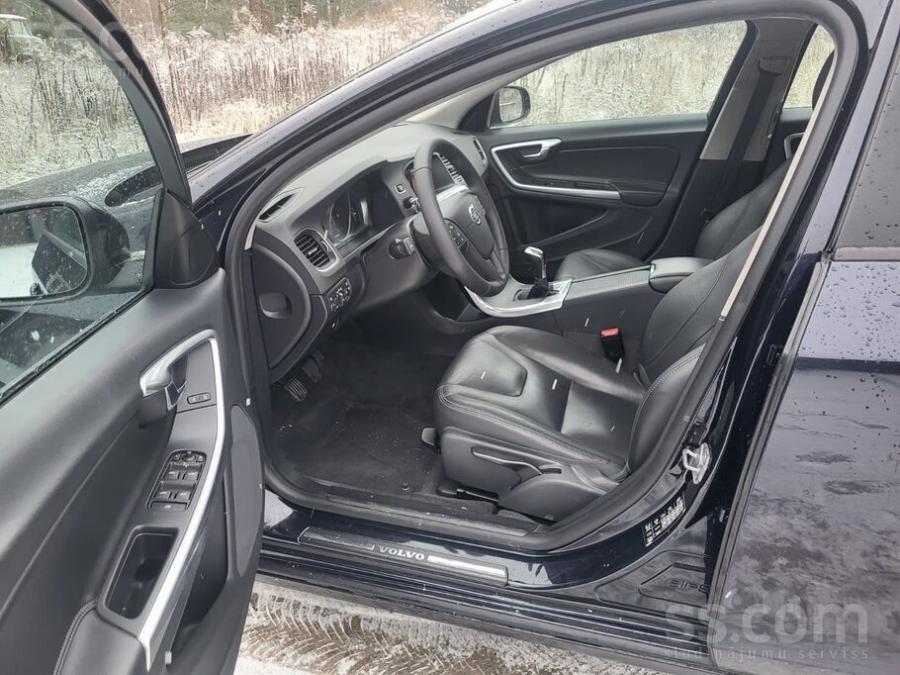 Zils Volvo V60 2018 Jelgava, ar dzinēja tilpumu 2.00 L un nobraukumu 209 tūkst. km par 9600 €, foto 15 vietnē AUTOMOTO.COM.LV