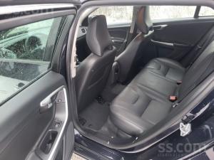Zils Volvo V60 2018 Jelgava, ar dzinēja tilpumu 2.00 L un nobraukumu 209 tūkst. km par 9600 €, foto 16 vietnē AUTOMOTO.COM.LV