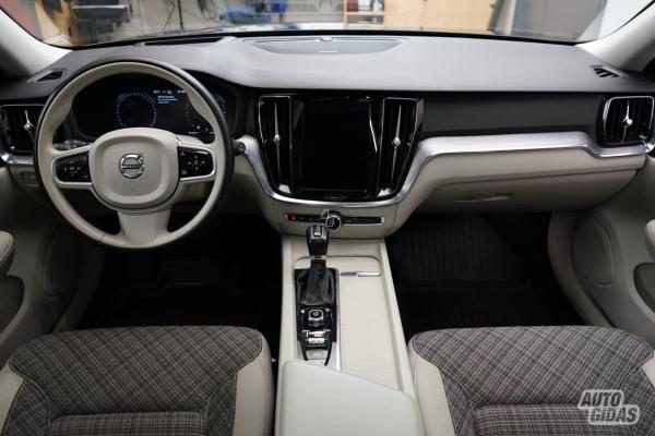 Blue Volvo V60 2019 in Kaunas, with an engine capacity of 0.00 L and mileage of 94 thousand km for 27341 €, photo 6 on AUTOMOTO.COM.LV