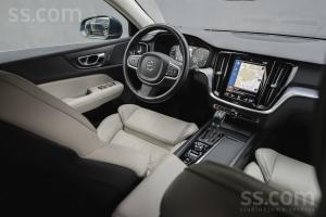 Zils Volvo V60 2019 Jelgava, ar dzinēja tilpumu 2.00 L un nobraukumu 181 tūkst. km par 18000 €, foto 10 vietnē AUTOMOTO.COM.LV