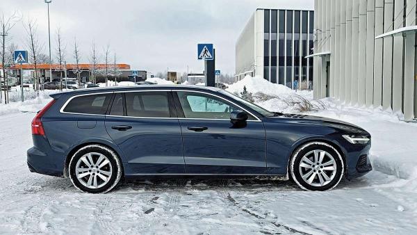 Blue Volvo V60 2019 in Vilnius, with an engine capacity of 1.97 L and mileage of 277 thousand km for 12500 €, photo 9 on AUTOMOTO.COM.LV