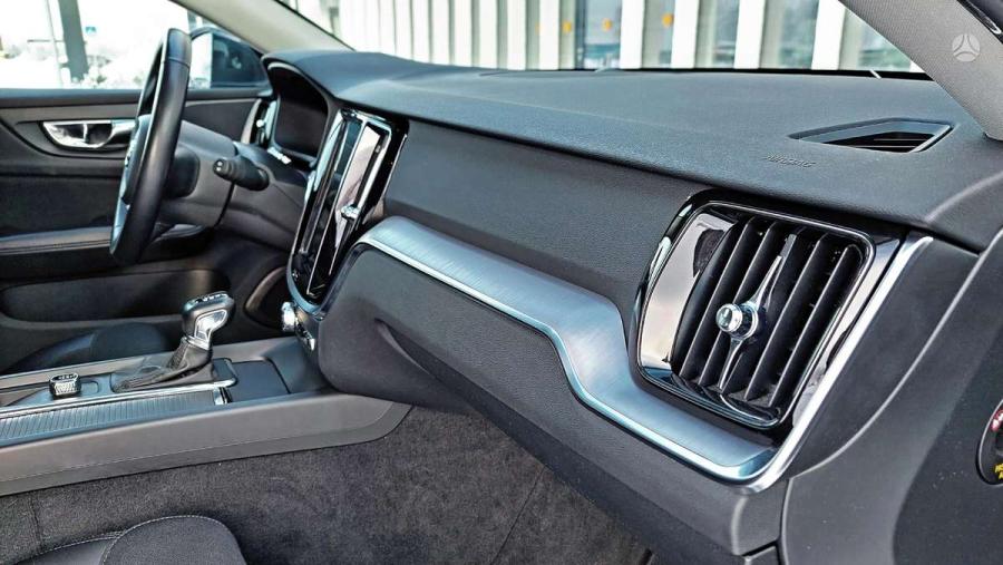 Zils Volvo V60 2019 Viļņa, ar dzinēja tilpumu 1.97 L un nobraukumu 277 tūkst. km par 12500 €, foto 31 vietnē AUTOMOTO.COM.LV
