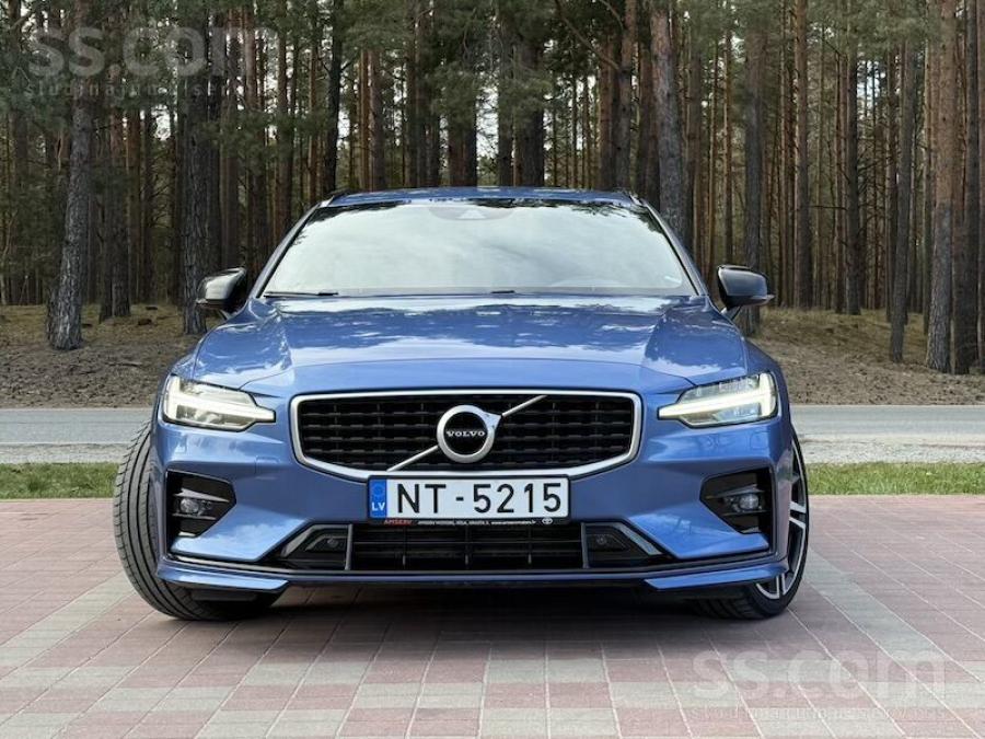 Blue Volvo V60 2019 in Riga, with an engine capacity of 2.00 L and mileage of 215 thousand km for 22950 €, photo 1 on AUTOMOTO.COM.LV