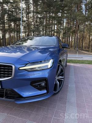 Blue Volvo V60 2019 in Riga, with an engine capacity of 2.00 L and mileage of 215 thousand km for 22950 €, photo 3 on AUTOMOTO.COM.LV
