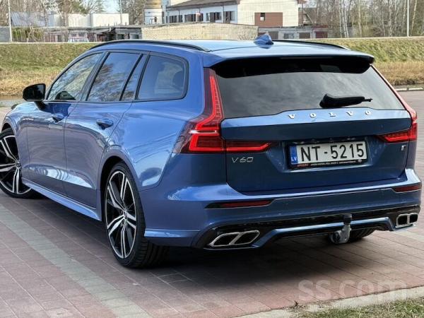 Zils Volvo V60 2019 Rīga, ar dzinēja tilpumu 2.00 L un nobraukumu 215 tūkst. km par 22950 €, foto 4 vietnē AUTOMOTO.COM.LV