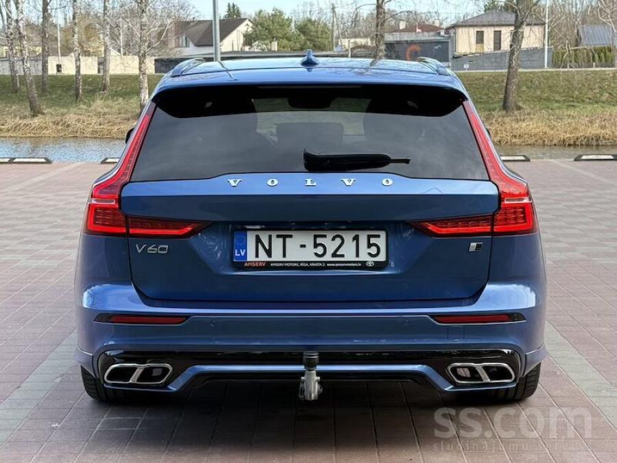 Blue Volvo V60 2019 in Riga, with an engine capacity of 2.00 L and mileage of 215 thousand km for 22950 €, photo 6 on AUTOMOTO.COM.LV