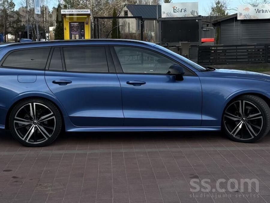Blue Volvo V60 2019 in Riga, with an engine capacity of 2.00 L and mileage of 215 thousand km for 22950 €, photo 8 on AUTOMOTO.COM.LV