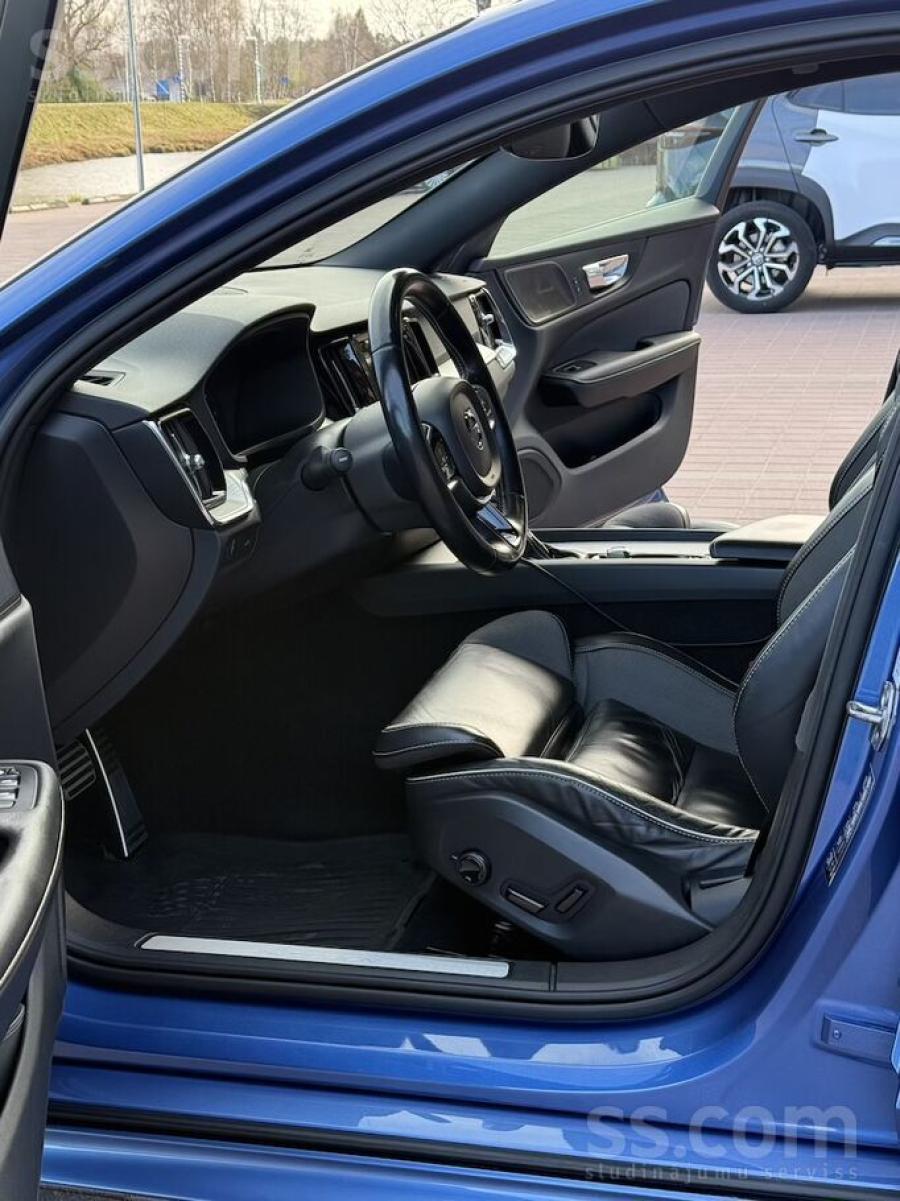 Blue Volvo V60 2019 in Riga, with an engine capacity of 2.00 L and mileage of 215 thousand km for 22950 €, photo 19 on AUTOMOTO.COM.LV