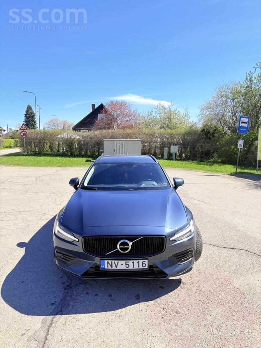 Zils Volvo V60 2019 Ogre, ar dzinēja tilpumu 2.00 L un nobraukumu 288 tūkst. km par 13700 €, foto 4 vietnē AUTOMOTO.COM.LV