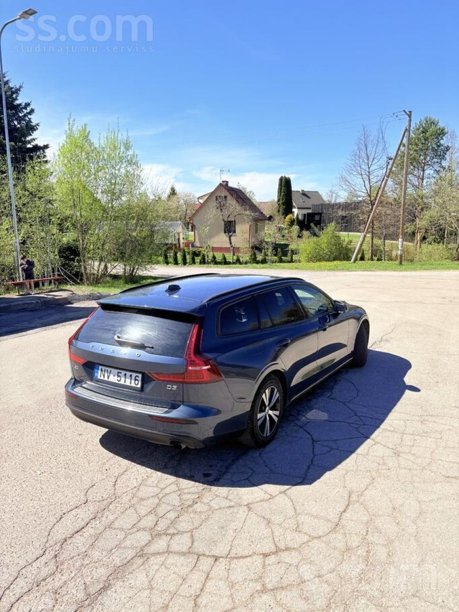 Blue Volvo V60 2019 in Ogre, with an engine capacity of 2.00 L and mileage of 288 thousand km for 11900 €, photo 9 on AUTOMOTO.COM.LV