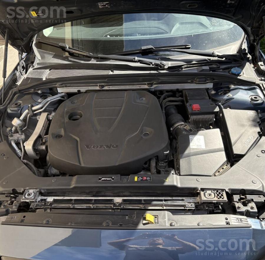 Blue Volvo V60 2019 in Ogre, with an engine capacity of 2.00 L and mileage of 288 thousand km for 11900 €, photo 15 on AUTOMOTO.COM.LV