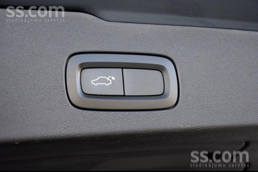 Blue Volvo V60 2019 in Ogre, with an engine capacity of 2.00 L and mileage of 288 thousand km for 11900 €, photo 21 on AUTOMOTO.COM.LV