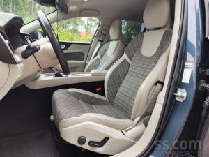 Zils Volvo V60 2019 Rīga, ar dzinēja tilpumu 2.00 L un nobraukumu 163 tūkst. km par 16900 €, foto 13 vietnē AUTOMOTO.COM.LV