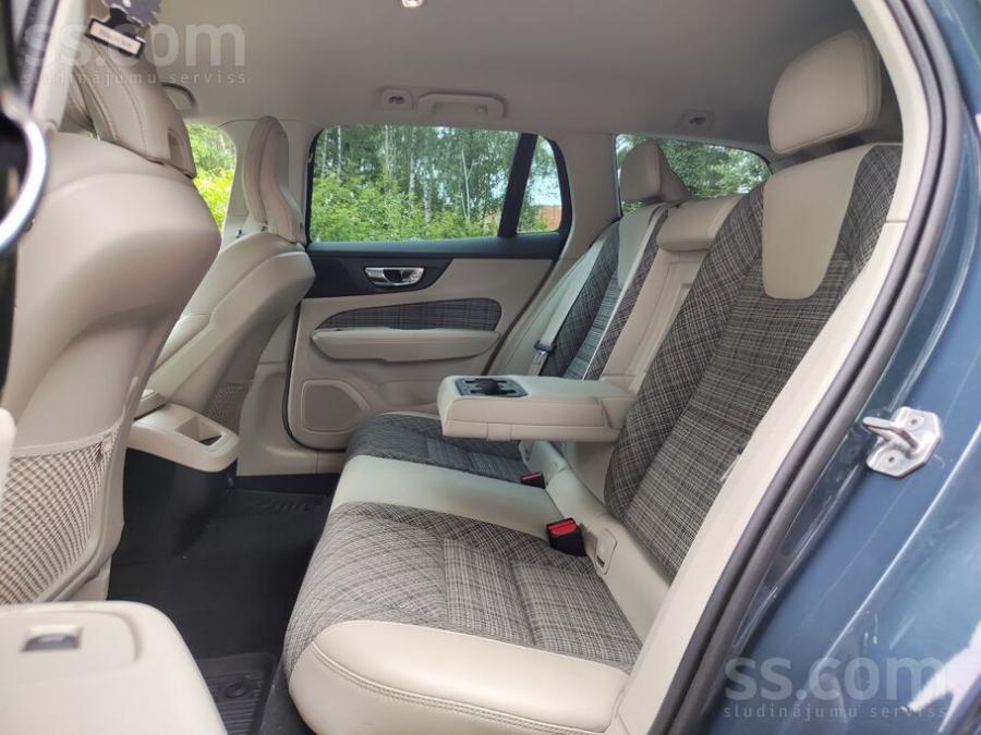 Zils Volvo V60 2019 Rīga, ar dzinēja tilpumu 2.00 L un nobraukumu 163 tūkst. km par 16900 €, foto 14 vietnē AUTOMOTO.COM.LV