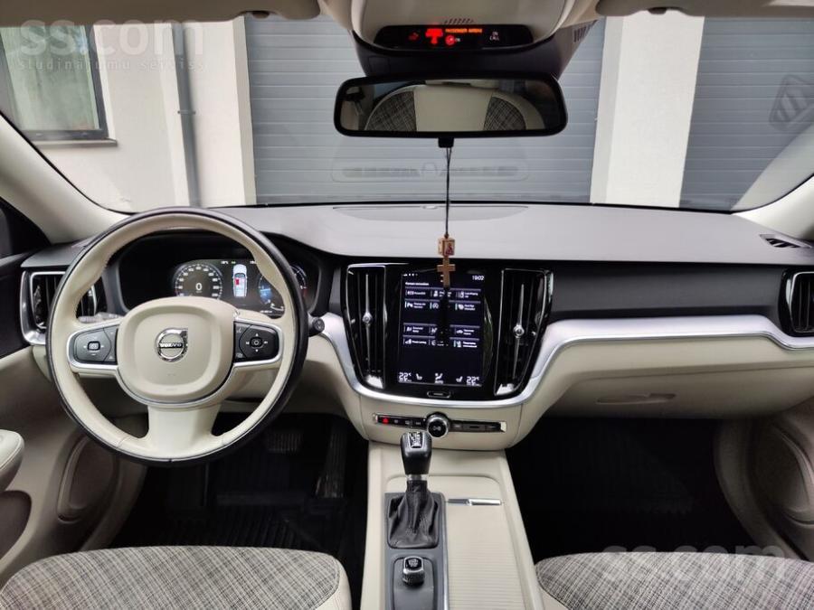Zils Volvo V60 2019 Rīga, ar dzinēja tilpumu 2.00 L un nobraukumu 163 tūkst. km par 16900 €, foto 15 vietnē AUTOMOTO.COM.LV