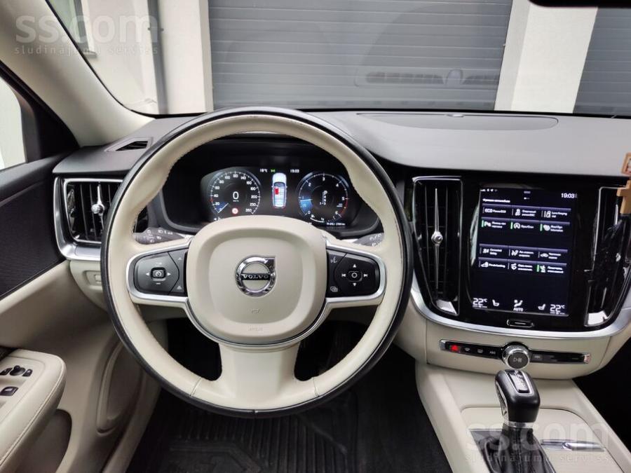 Zils Volvo V60 2019 Rīga, ar dzinēja tilpumu 2.00 L un nobraukumu 163 tūkst. km par 16900 €, foto 16 vietnē AUTOMOTO.COM.LV