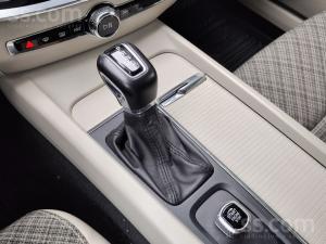 Zils Volvo V60 2019 Rīga, ar dzinēja tilpumu 2.00 L un nobraukumu 163 tūkst. km par 16900 €, foto 17 vietnē AUTOMOTO.COM.LV