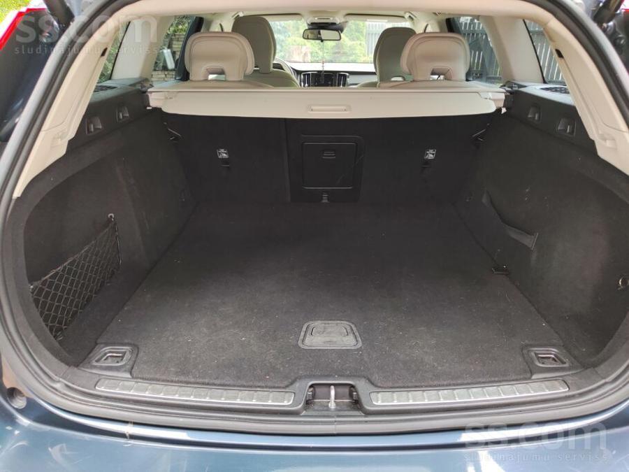 Zils Volvo V60 2019 Rīga, ar dzinēja tilpumu 2.00 L un nobraukumu 163 tūkst. km par 16900 €, foto 21 vietnē AUTOMOTO.COM.LV