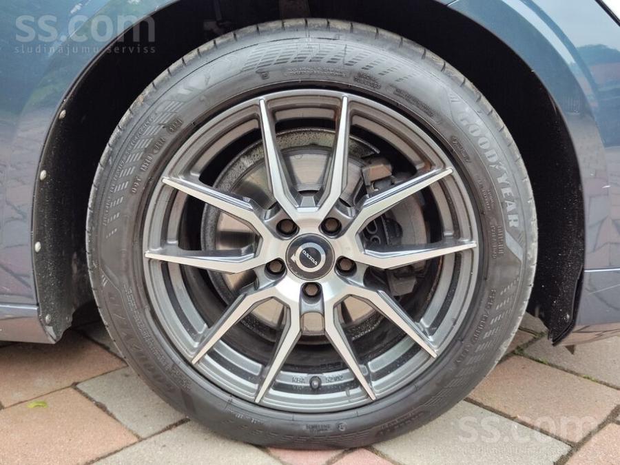 Zils Volvo V60 2019 Rīga, ar dzinēja tilpumu 2.00 L un nobraukumu 163 tūkst. km par 16900 €, foto 24 vietnē AUTOMOTO.COM.LV