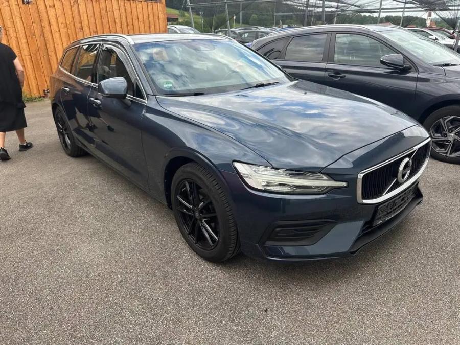 Zils Volvo V60 2019 Talsi, ar dzinēja tilpumu 2.00 L un nobraukumu 203 tūkst. km par 14700 €, foto 1 vietnē AUTOMOTO.COM.LV