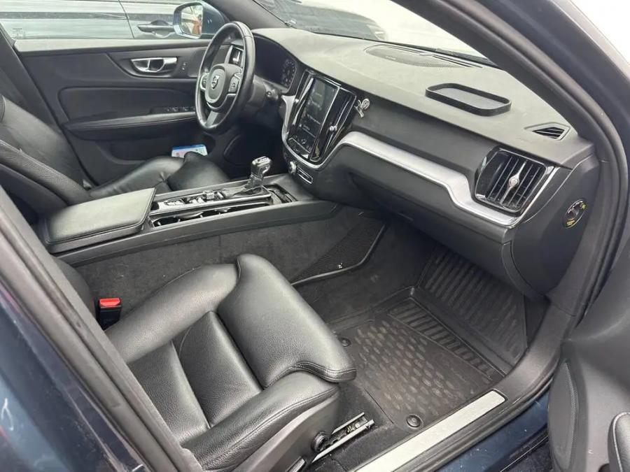 Zils Volvo V60 2019 Talsi, ar dzinēja tilpumu 2.00 L un nobraukumu 203 tūkst. km par 14700 €, foto 3 vietnē AUTOMOTO.COM.LV