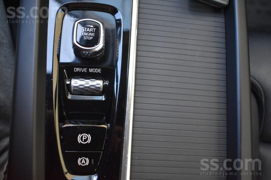 Zils Volvo V60 2019 Talsi, ar dzinēja tilpumu 2.00 L un nobraukumu 203 tūkst. km par 14700 €, foto 13 vietnē AUTOMOTO.COM.LV