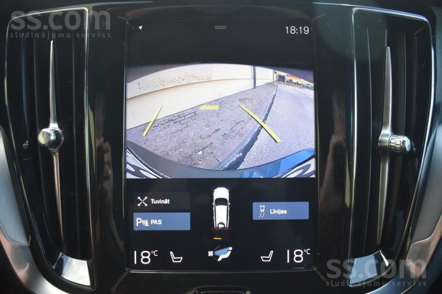 Zils Volvo V60 2019 Talsi, ar dzinēja tilpumu 2.00 L un nobraukumu 203 tūkst. km par 14700 €, foto 18 vietnē AUTOMOTO.COM.LV