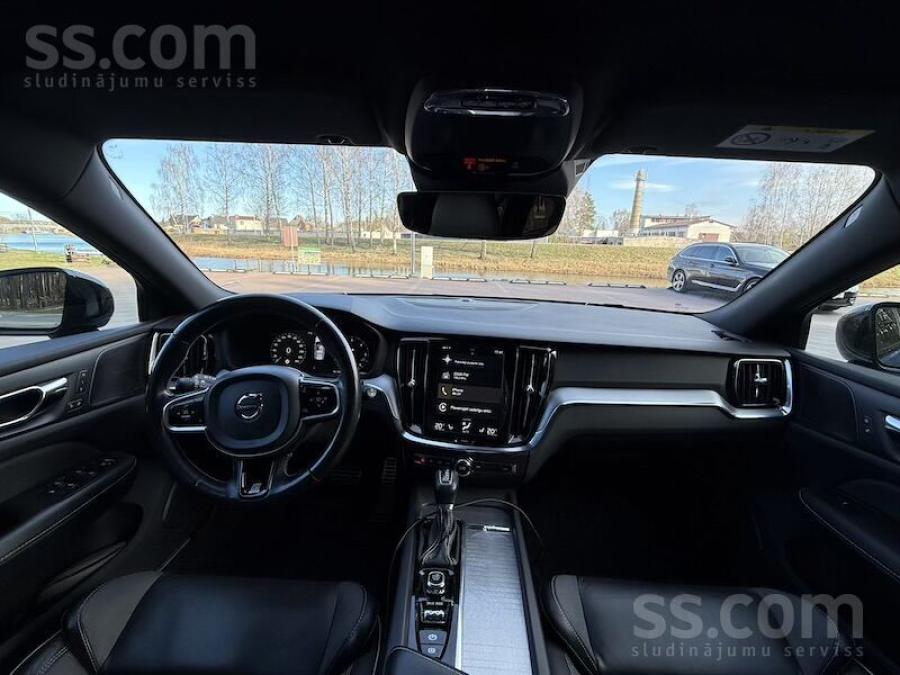 Blue Volvo V60 2019 in Riga, with an engine capacity of 2.00 L and mileage of 220 thousand km for 21500 €, photo 9 on AUTOMOTO.COM.LV