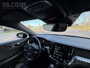 Blue Volvo V60 2019 in Riga, with an engine capacity of 2.00 L and mileage of 220 thousand km for 21500 €, photo 12 on AUTOMOTO.COM.LV