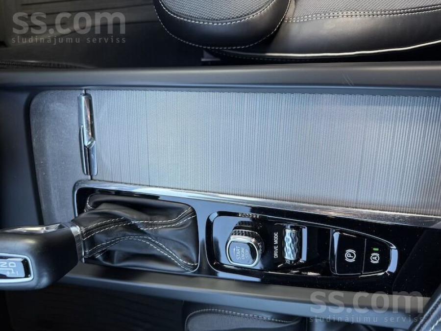 Blue Volvo V60 2019 in Riga, with an engine capacity of 2.00 L and mileage of 220 thousand km for 21500 €, photo 13 on AUTOMOTO.COM.LV