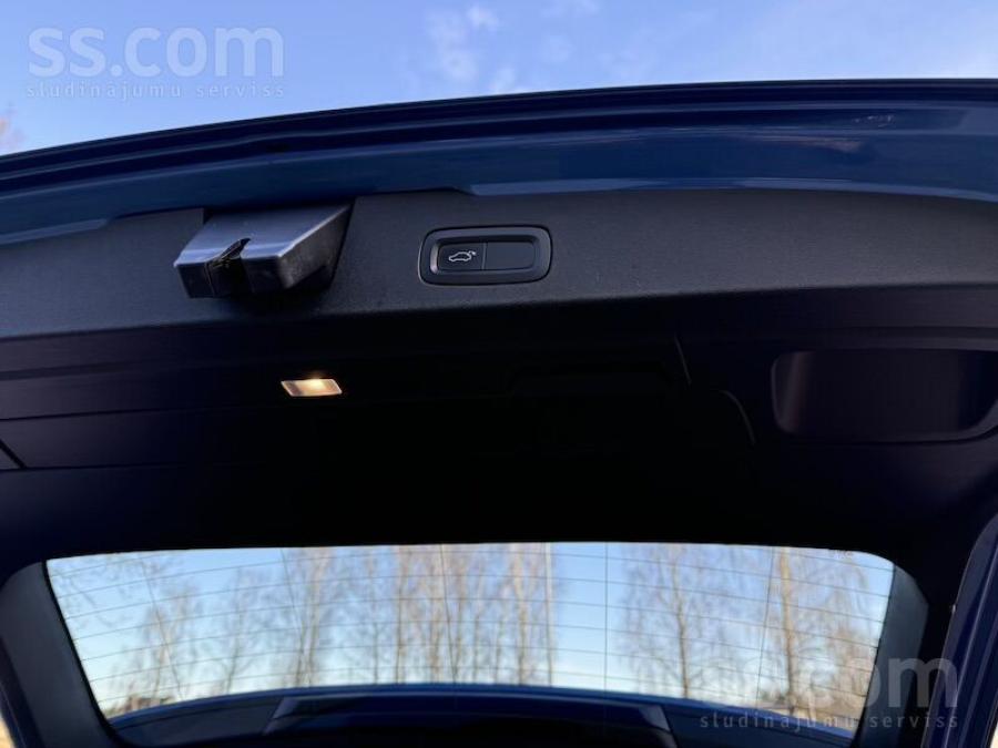 Blue Volvo V60 2019 in Riga, with an engine capacity of 2.00 L and mileage of 220 thousand km for 21500 €, photo 24 on AUTOMOTO.COM.LV