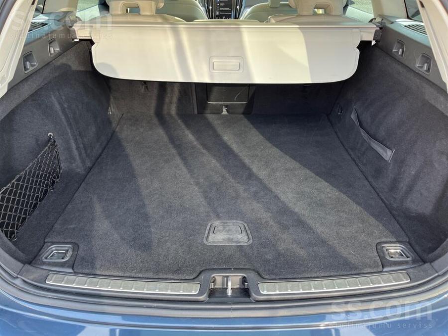 Blue Volvo V60 2019 in Riga, with an engine capacity of 2.00 L and mileage of 166 thousand km for 16500 €, photo 11 on AUTOMOTO.COM.LV