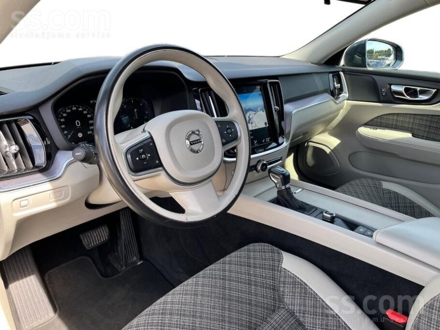 Blue Volvo V60 2019 in Riga, with an engine capacity of 2.00 L and mileage of 166 thousand km for 16500 €, photo 12 on AUTOMOTO.COM.LV