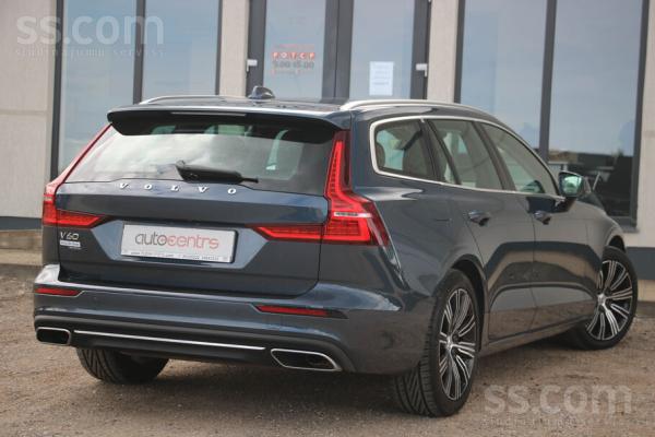 Blue Volvo V60 2019 in Tukums, with an engine capacity of 2.00 L and mileage of 108 thousand km for 17994 €, photo 7 on AUTOMOTO.COM.LV
