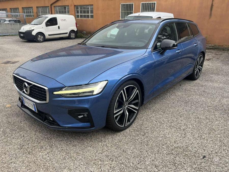 Blue Volvo V60 2019 in Panevezys, with an engine capacity of 1.97 L and mileage of 234 thousand km for 15900 €, photo 1 on AUTOMOTO.COM.LV